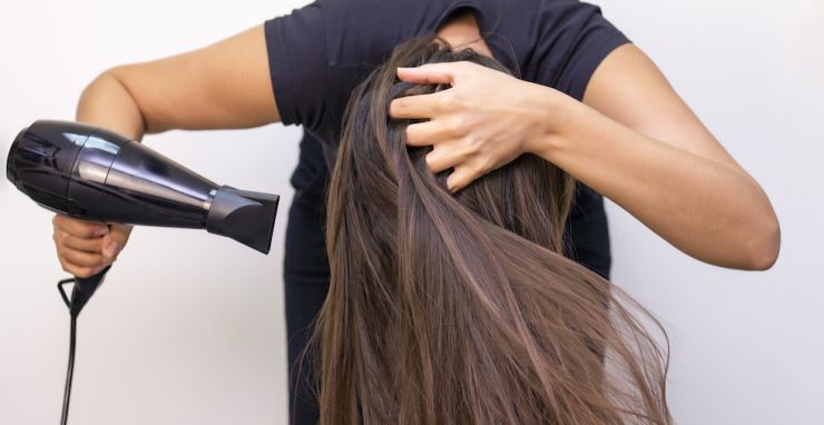The Best Way To Dry Hair (Keep It Strong & Healthy) - Expert Home Tips