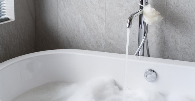 How To Wash Clothes In The Bath (Like A Pro Cleaner) - Expert Home Tips