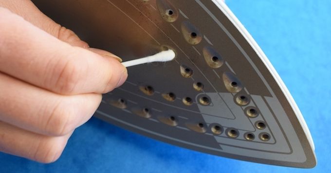 How To Clean A Dirty Iron (Get It Sparkling Again!) - Expert Home Tips