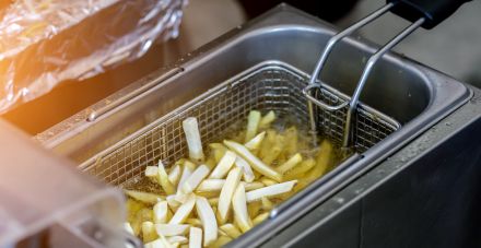 How To Clean A Deep Fat Fryer: 6 Tips To Get Rid Of Grease - Expert ...