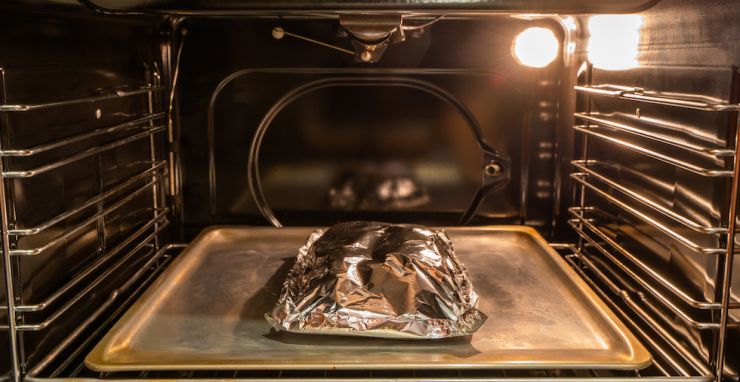 Can You Put Tin Foil In The Oven? (Make Sure You Get It Right ...